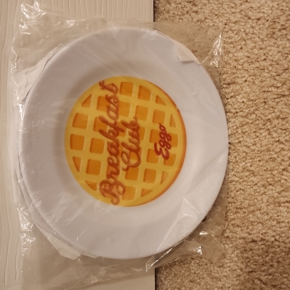 Eggo | Kitchen | New Kelloggs Eggo Breakfast Club Plates Set Of 2 ...